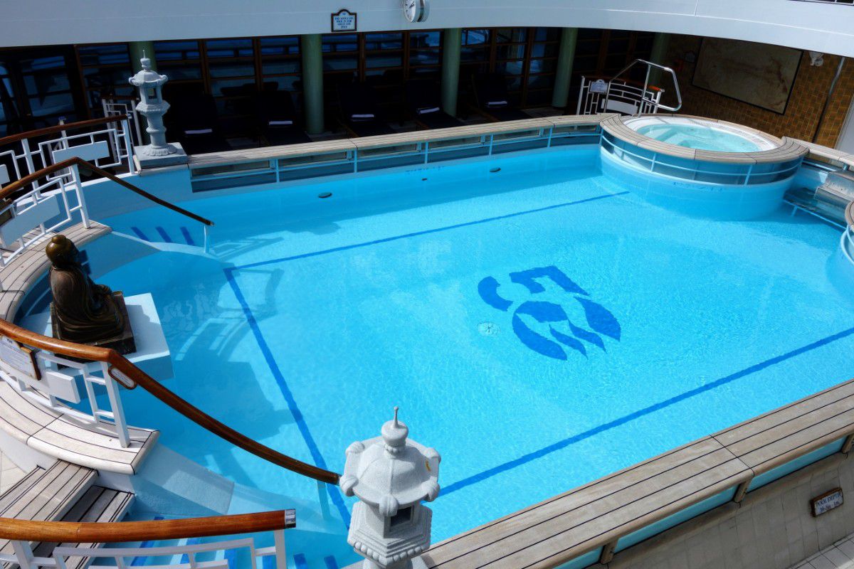Tour of the Crown Princess - Roadtrips & Rollercoasters