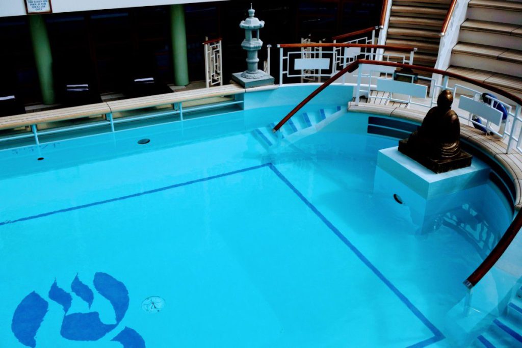 Tour of the Crown Princess - Roadtrips & Rollercoasters