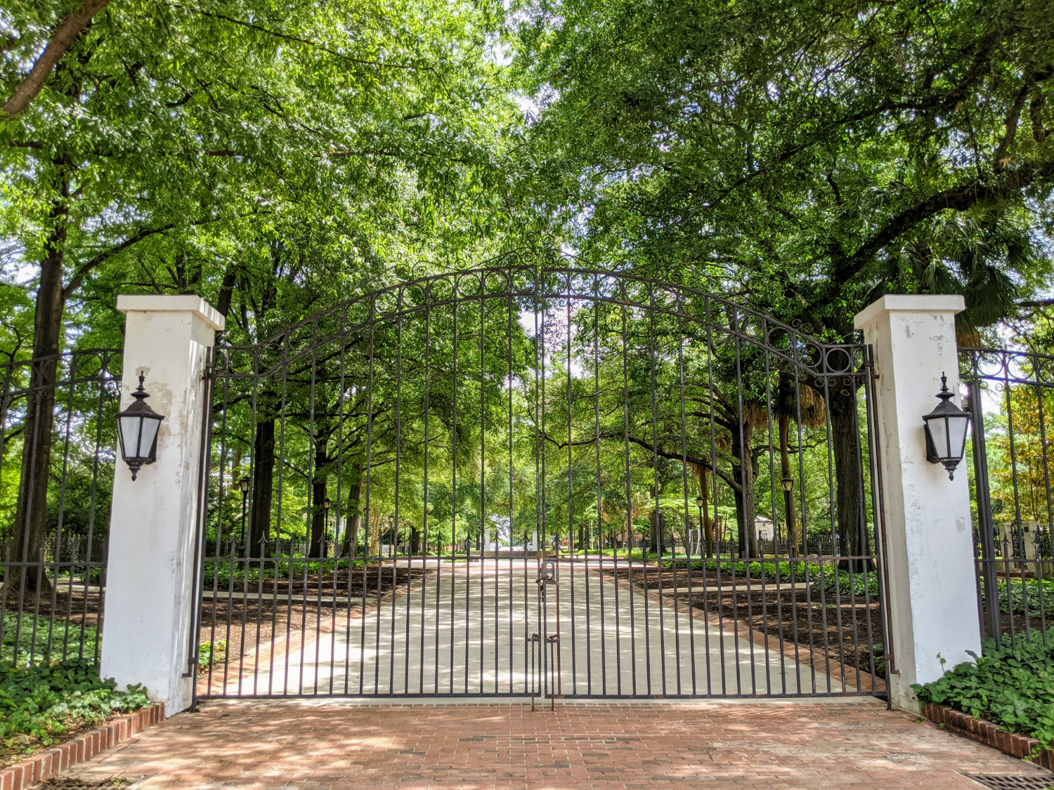 Governor's Mansion Complex - Roadtrips & Rollercoasters