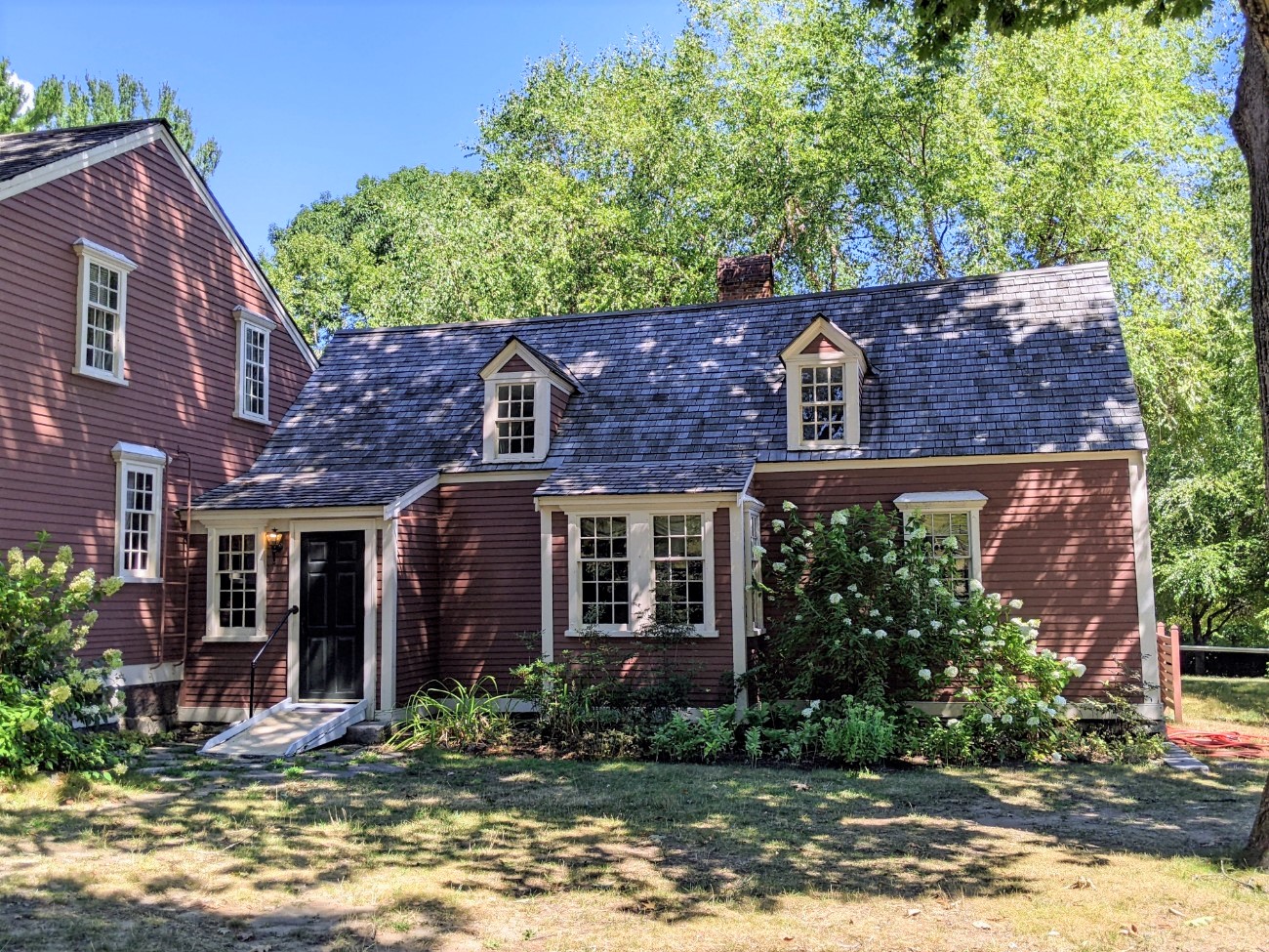 Longfellow's Wayside Inn - Roadtrips & Rollercoasters