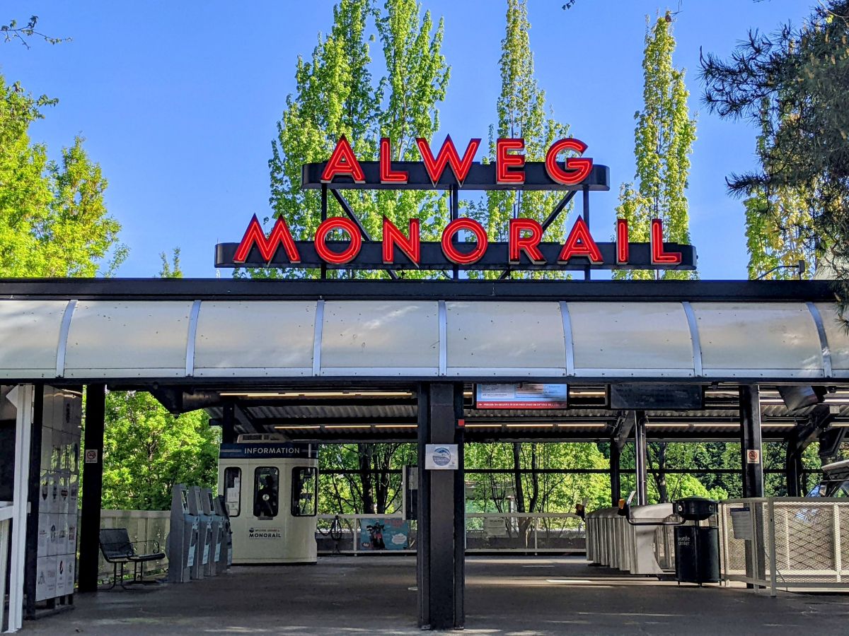Seattle Center Monorail - Roadtrips & Rollercoasters
